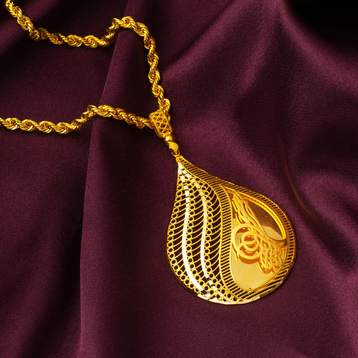 Tuğralı Tasarım 22 Ayar Altın Kolye Tuğralı 22 Ayar Kolye Bilezikci